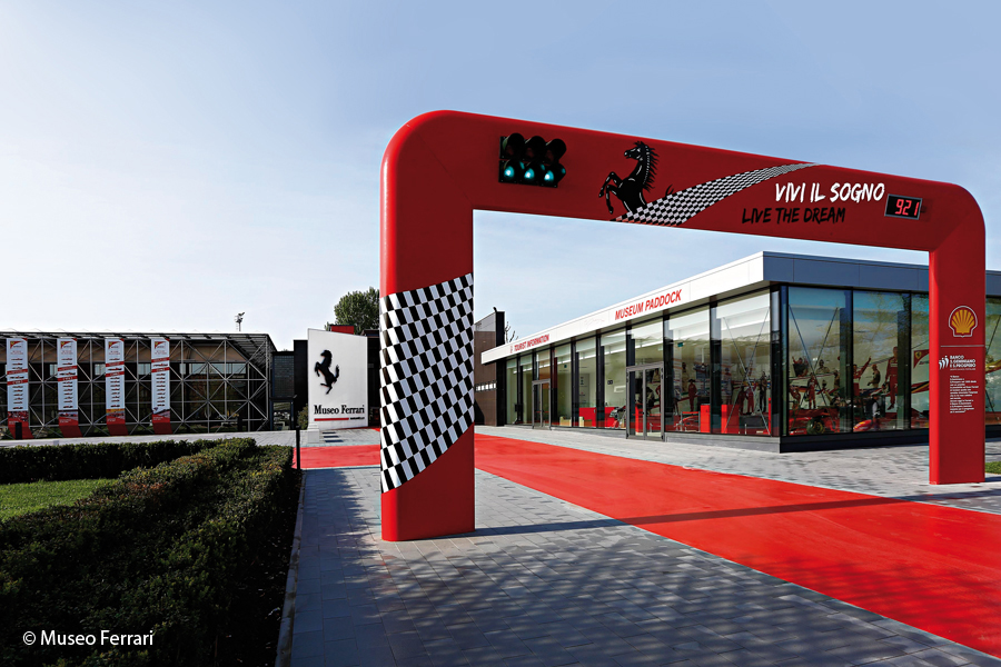 Ferrari-Paddock_retuschiert_Museo-Ferrari_Motor-Mania_Web - Mondial Tours